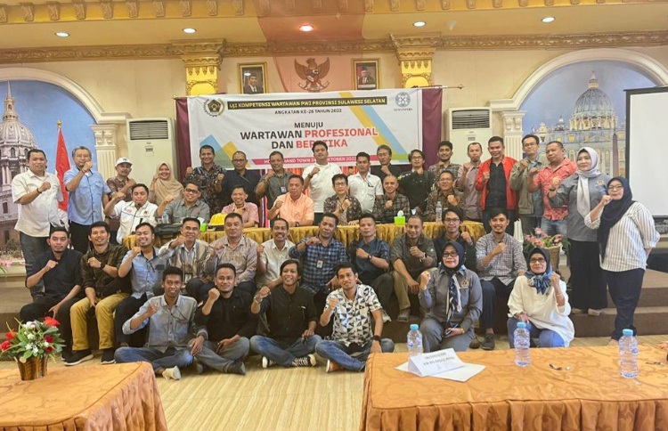 Peserta UKW PWI Sulsel Angkatan 26 Lulus 100 Persen - Pluz.id