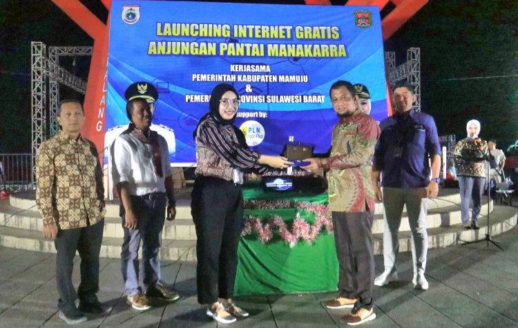 Internet Gratis Tersedia di Anjungan Pantai Manakarra - Pluz.id