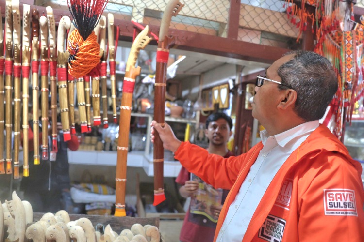 Danny Pomanto Beli Parang dan Anyaman Khas Toraja saat Blusukan di ...