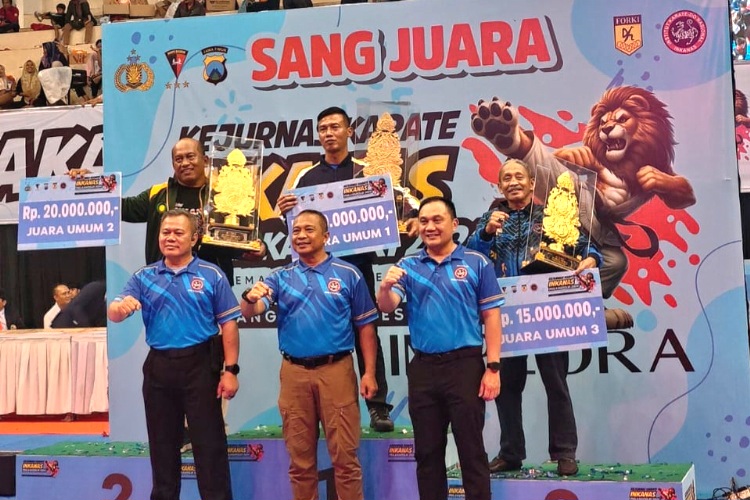 Sulsel Juara Umum III Kejurnas Karate Inkanas Piala Kapolri 2024 - Pluz.id